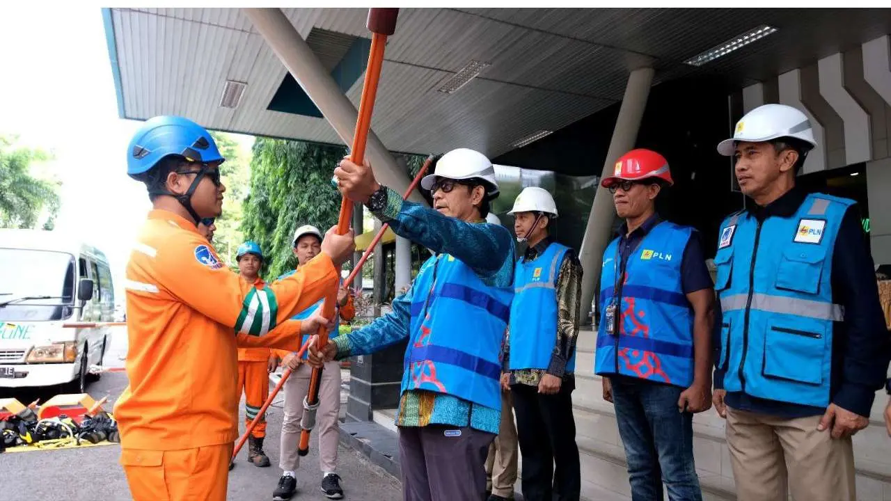 Perkuat Keandalan Jaringan 20 kV, PLN Resmikan Tim PDKB di Bulukumba ...