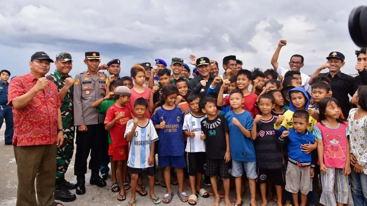 Bahtiar Baharuddin Semangati Anak Nelayan di Takalar untuk Jadi ...