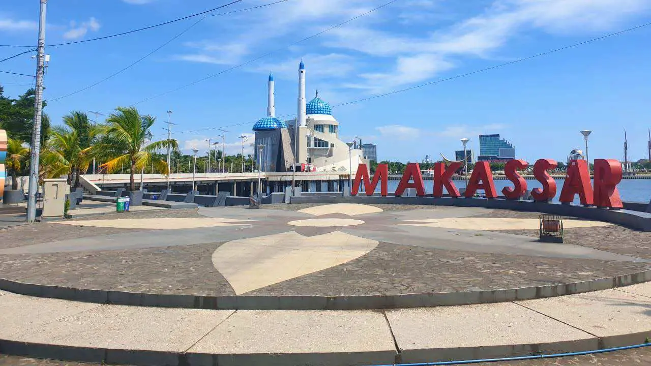 Pantai Losari Hingga Tugu Komodo (Mnek) Jadi Tempat Faovirit Wisata ...